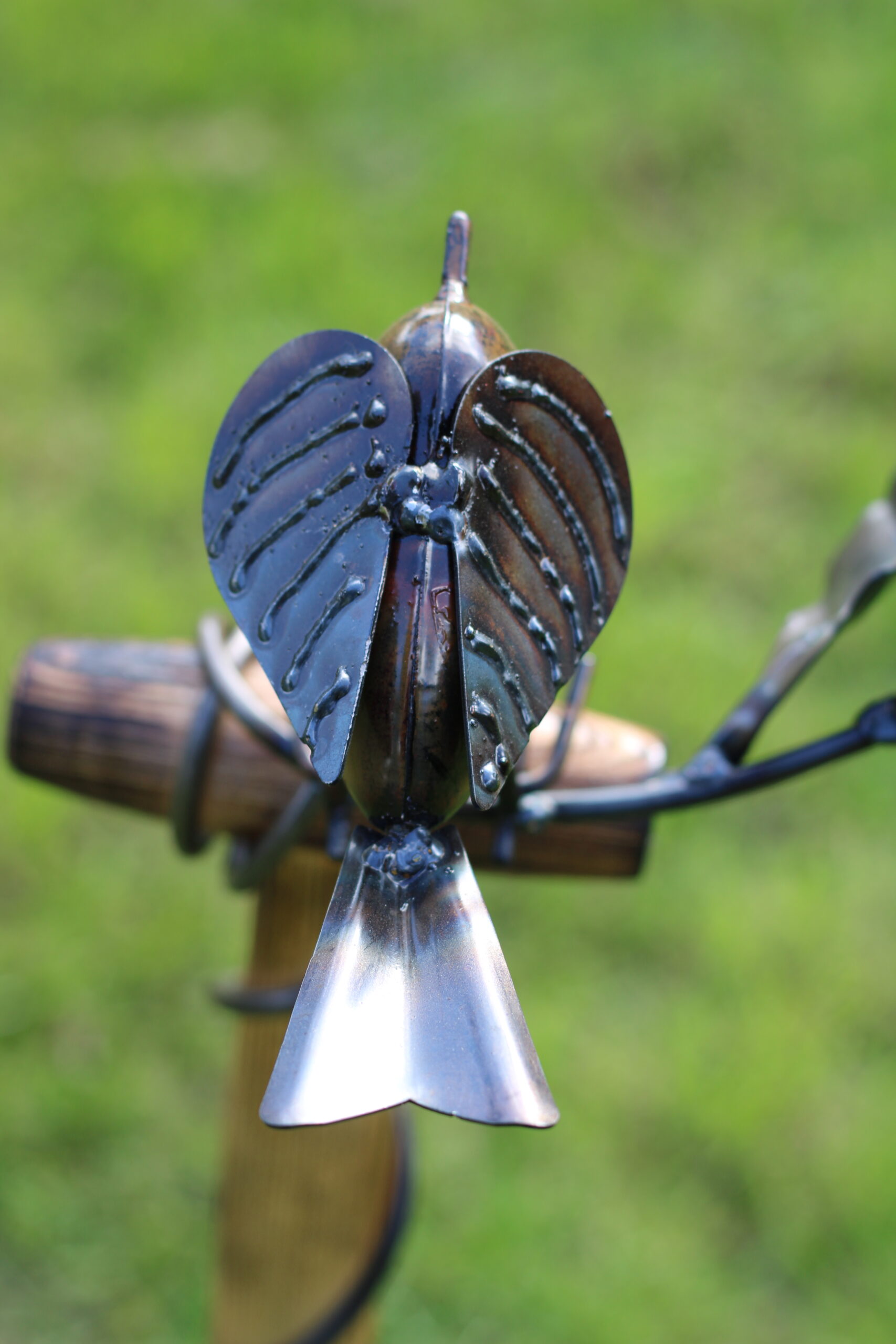 A robin perched on wooden spade handle | Old Smithy North Lincs